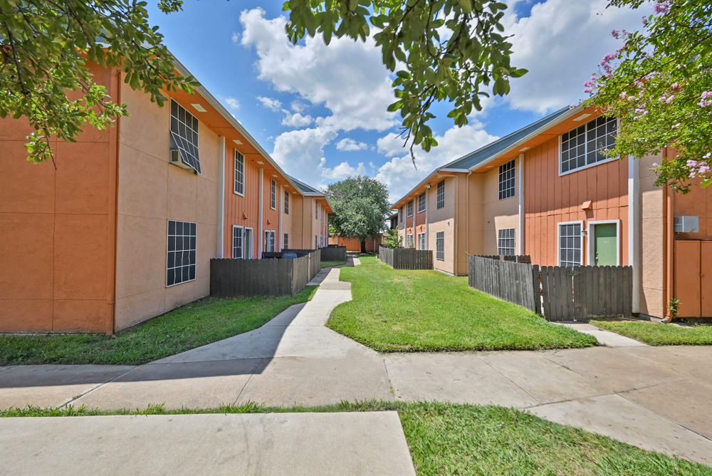 Pebblebrook Apartments | Garland, TX | (469) 969-0887